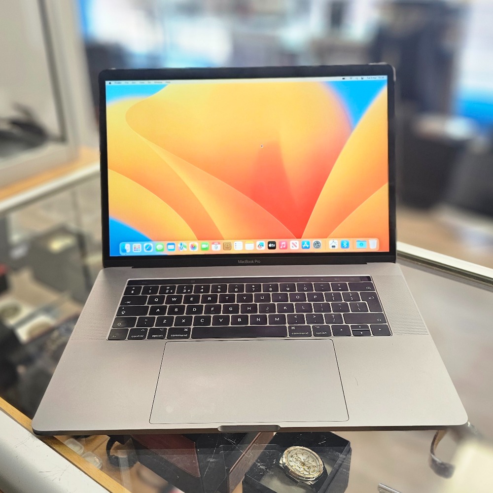 Used Apple MacBook Pro 14,3 (2017) - i7-7820HQ 16GB RAM 512GB SSD MacOS Venurta - Own4Less